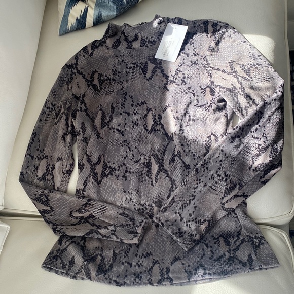 Red Haute | Tops | Red Haute Zip Back Mock Neck | Poshmark